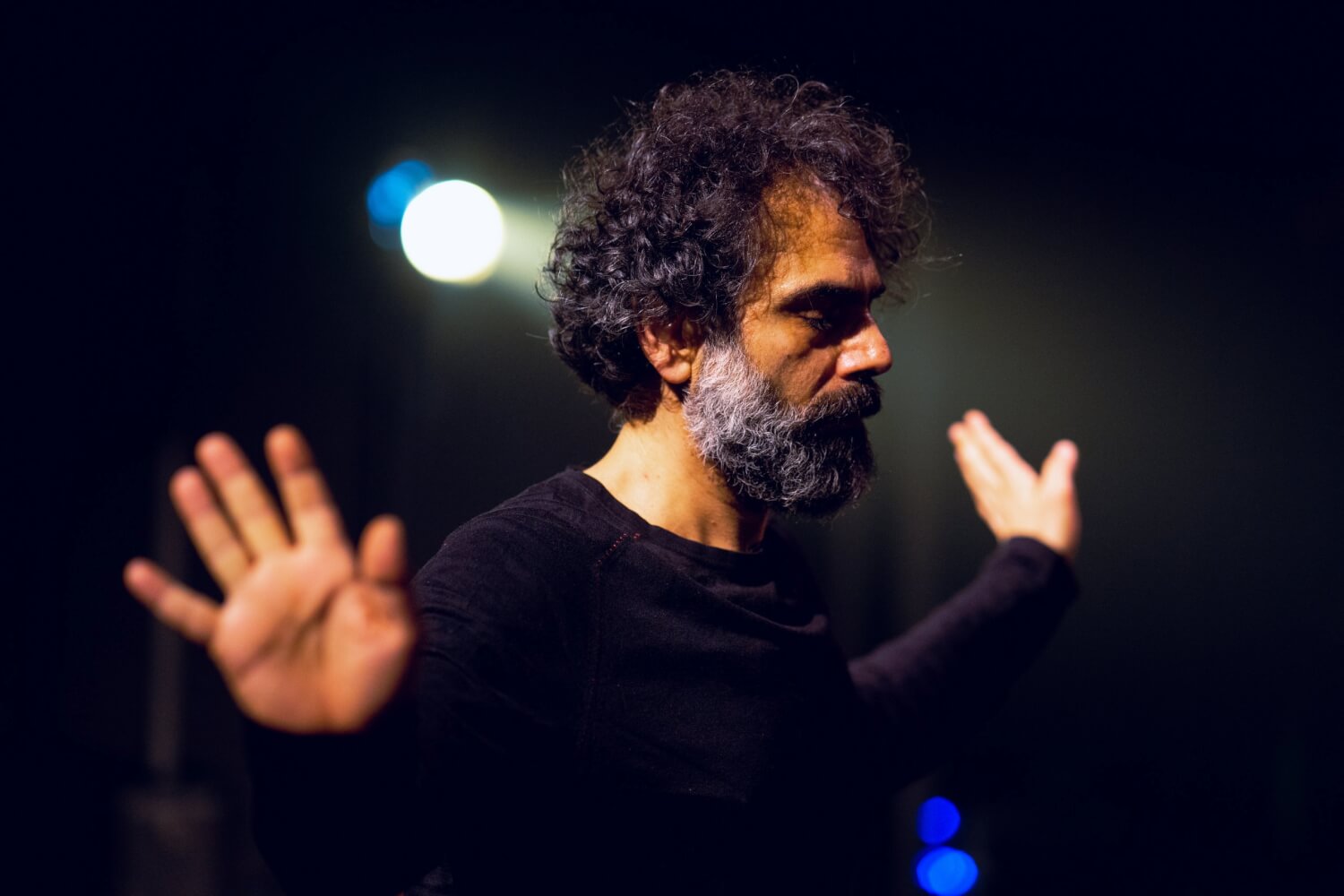 Kritik: Omar Rajeh: Dance is not for us | München | Die Deutsche Bühne