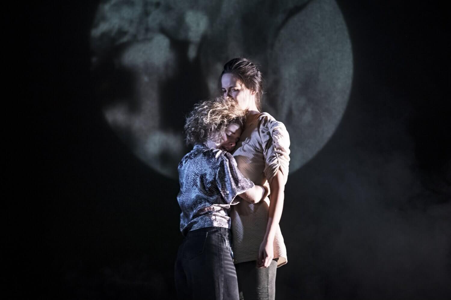 Kritik: Sophokles, Friedrich Hölderlin, Martin Walser: Antigone ...
