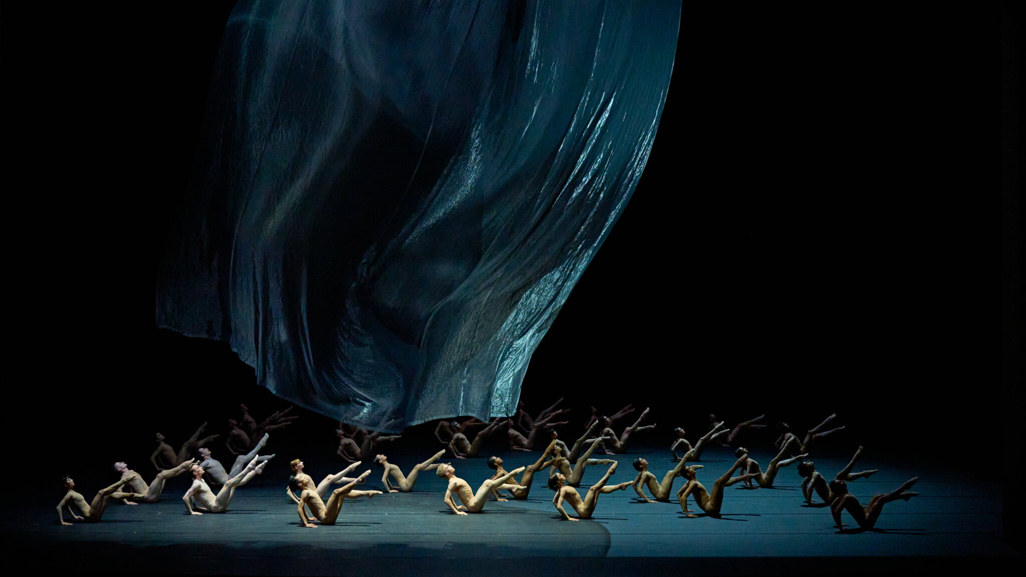 Kritik: Sidi Larbi Cherkaoui, Imre van Opstal, Marne van Opstal: Vice Versa | Dresden | Die ...