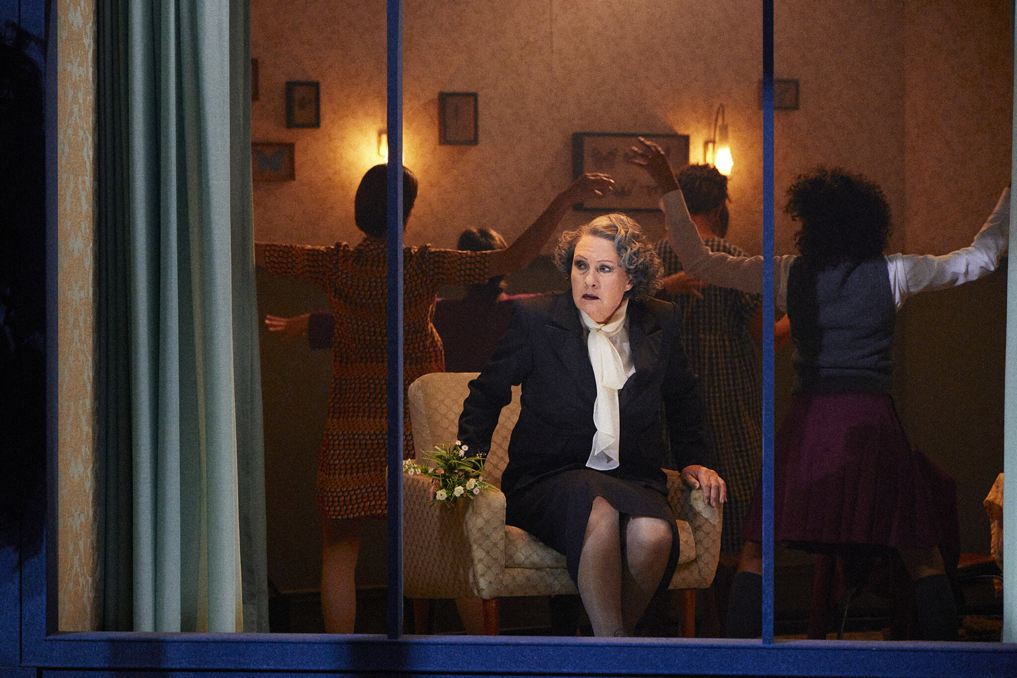 Kritik: Alexander Kerlin, Kay Voges und Ensemble: Imagine | Köln | Die ...